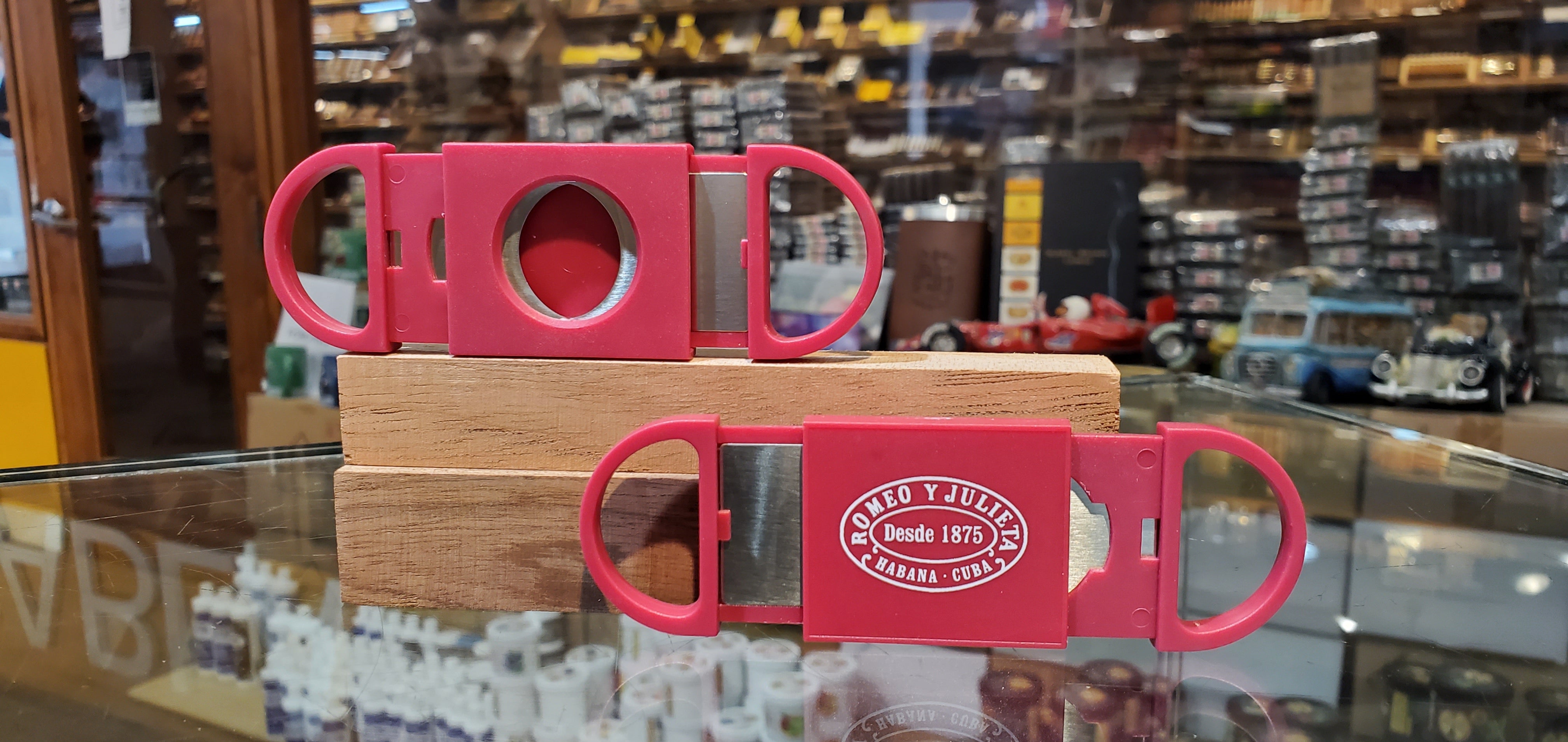Romeo Juliet Guillotine Cutter - Red